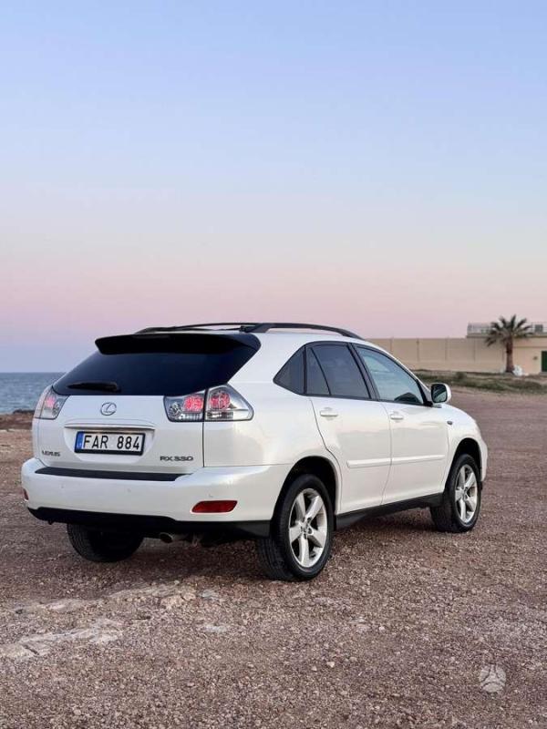 White Lexus RX 330 2005 in Vilnius, with an engine capacity of 3.30 L and mileage of 156 thousand km for 4250 €, photo 3 on AUTOMOTO.COM.LV