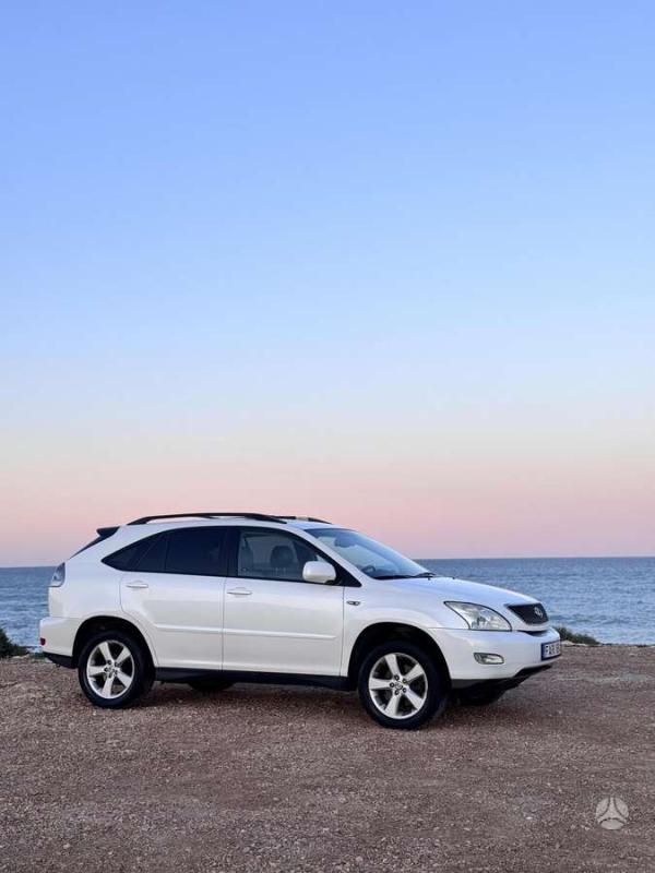 White Lexus RX 330 2005 in Vilnius, with an engine capacity of 3.30 L and mileage of 156 thousand km for 4250 €, photo 4 on AUTOMOTO.COM.LV
