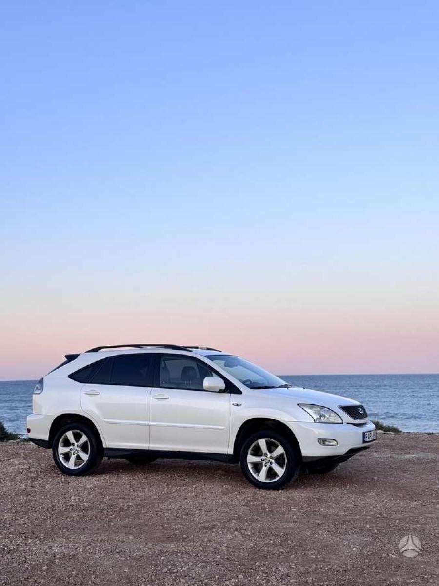 White Lexus RX 330 2005 in Vilnius, with an engine capacity of 3.30 L and mileage of 156 thousand km for 4250 €, photo 4 on AUTOMOTO.COM.LV