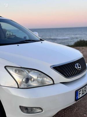 White Lexus RX 330 2005 in Vilnius, with an engine capacity of 3.30 L and mileage of 156 thousand km for 4250 €, photo 5 on AUTOMOTO.COM.LV