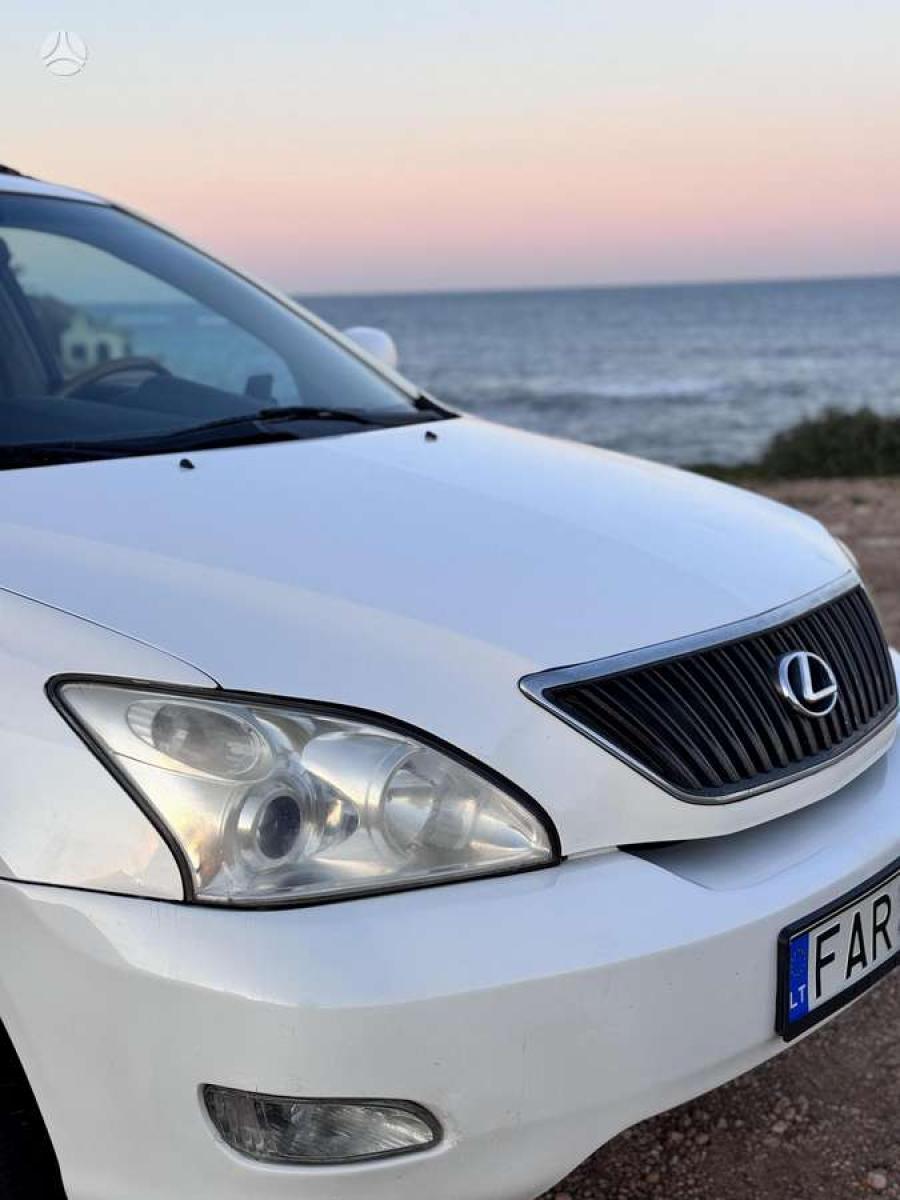 White Lexus RX 330 2005 in Vilnius, with an engine capacity of 3.30 L and mileage of 156 thousand km for 4250 €, photo 5 on AUTOMOTO.COM.LV