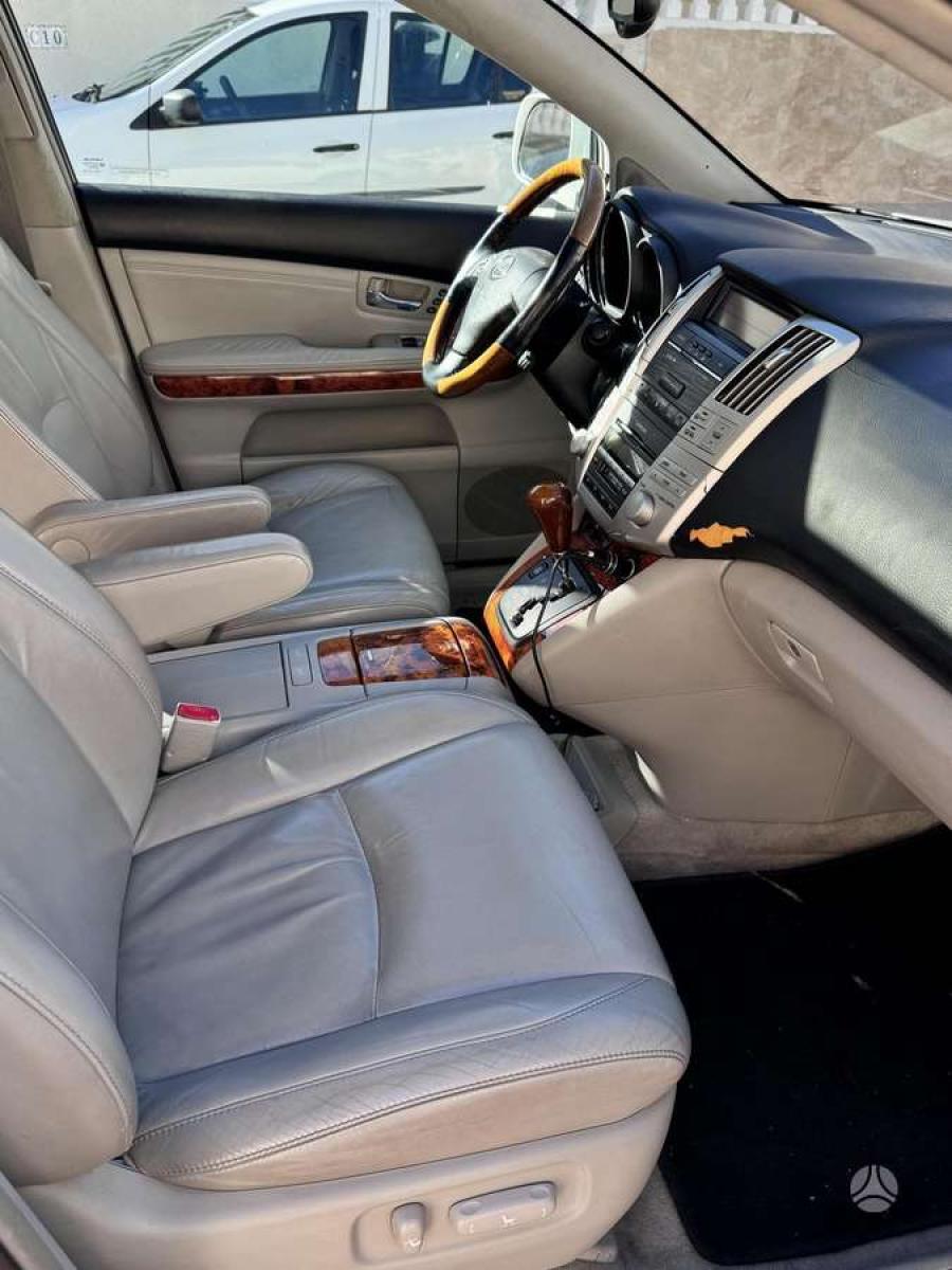 White Lexus RX 330 2005 in Vilnius, with an engine capacity of 3.30 L and mileage of 156 thousand km for 4250 €, photo 8 on AUTOMOTO.COM.LV
