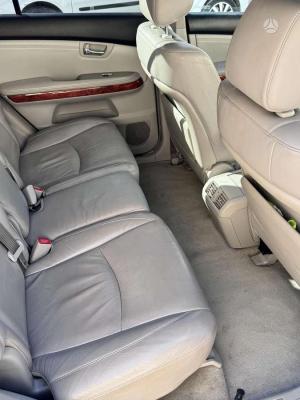 White Lexus RX 330 2005 in Vilnius, with an engine capacity of 3.30 L and mileage of 156 thousand km for 4250 €, photo 9 on AUTOMOTO.COM.LV