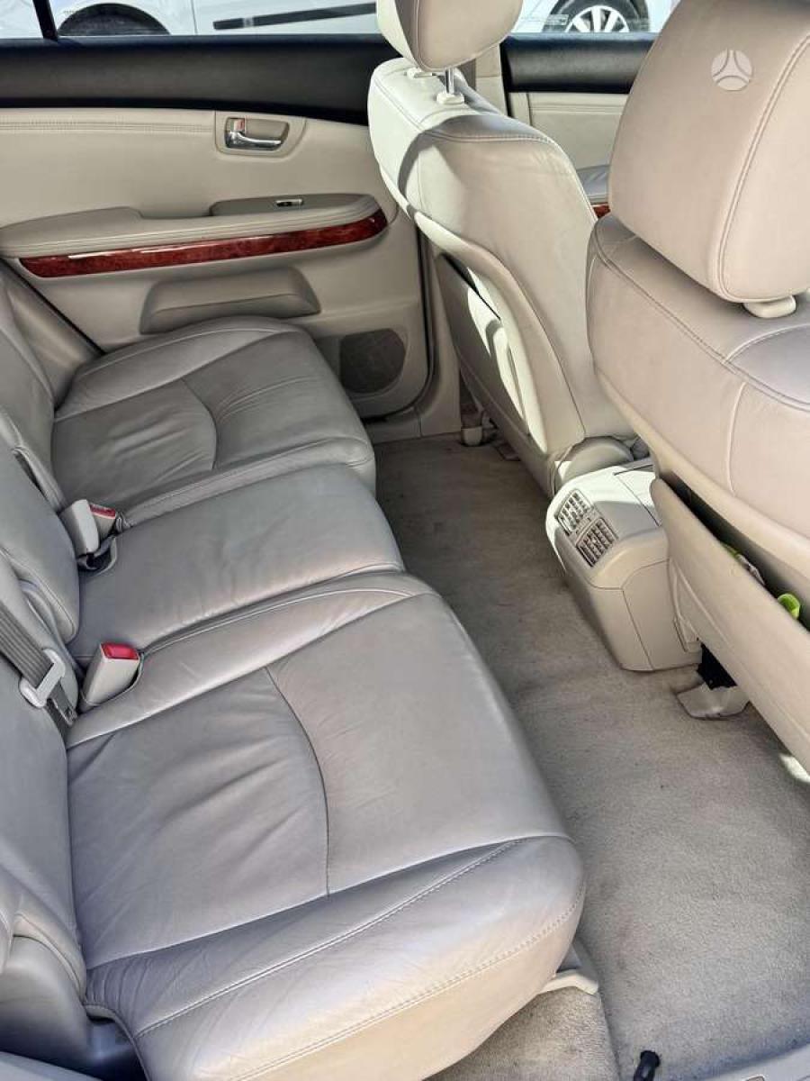 White Lexus RX 330 2005 in Vilnius, with an engine capacity of 3.30 L and mileage of 156 thousand km for 4250 €, photo 9 on AUTOMOTO.COM.LV
