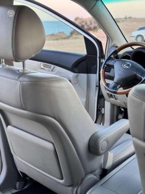 White Lexus RX 330 2005 in Vilnius, with an engine capacity of 3.30 L and mileage of 156 thousand km for 4250 €, photo 12 on AUTOMOTO.COM.LV