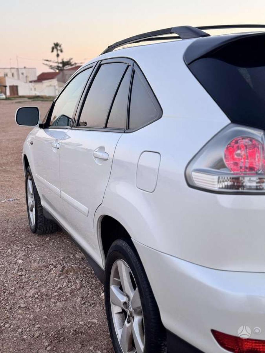 White Lexus RX 330 2005 in Vilnius, with an engine capacity of 3.30 L and mileage of 156 thousand km for 4250 €, photo 19 on AUTOMOTO.COM.LV