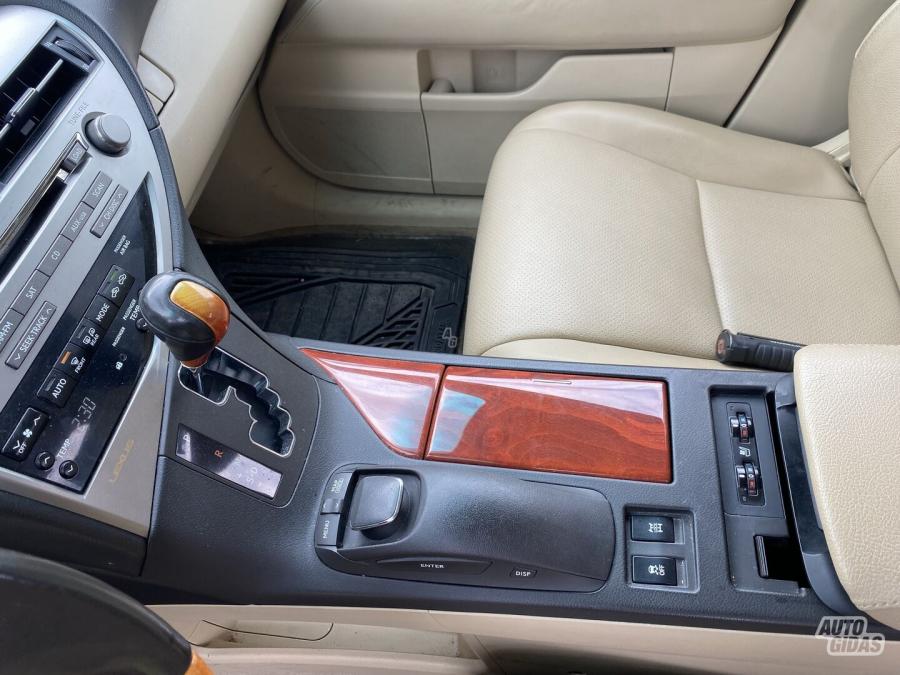 Lexus rx-350 2011 in Siauliai, with an engine capacity of 3.50 L and mileage of 260 thousand km for 4500 €, photo 9 on AUTOMOTO.COM.LV