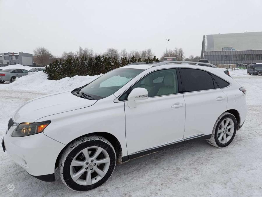White Lexus rx-350 2011 in Siauliai, with an engine capacity of 3.46 L and mileage of 235 thousand km for 9300 €, photo 3 on AUTOMOTO.COM.LV