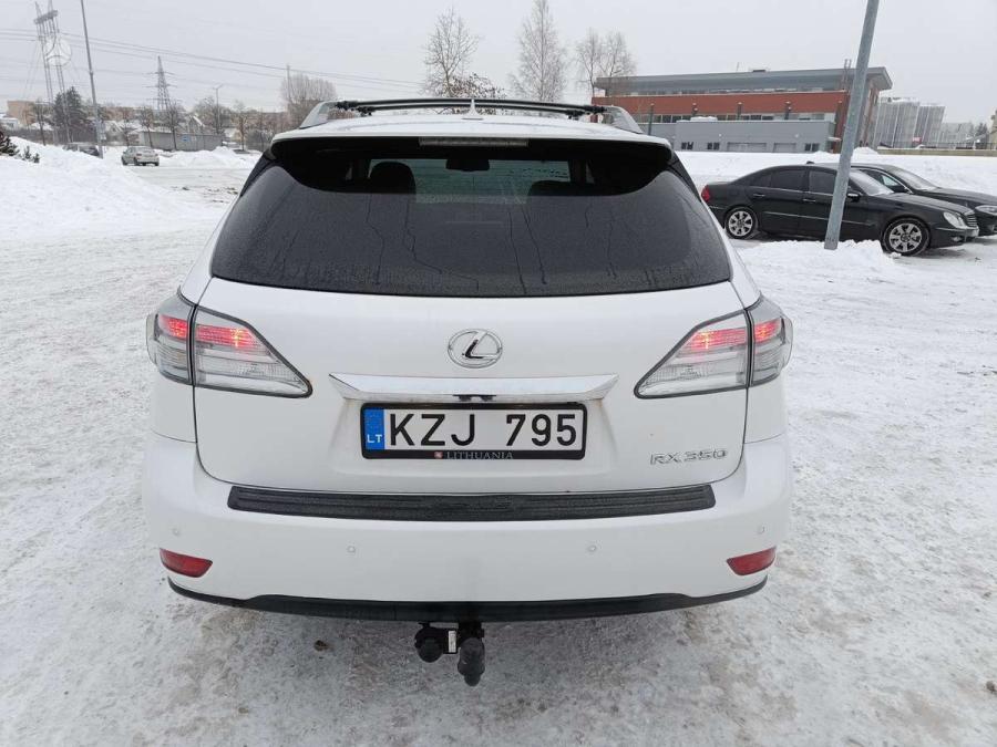 White Lexus rx-350 2011 in Siauliai, with an engine capacity of 3.46 L and mileage of 235 thousand km for 9300 €, photo 5 on AUTOMOTO.COM.LV