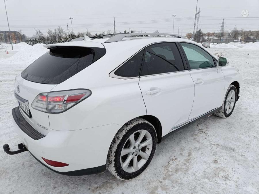 White Lexus rx-350 2011 in Siauliai, with an engine capacity of 3.46 L and mileage of 235 thousand km for 9300 €, photo 6 on AUTOMOTO.COM.LV