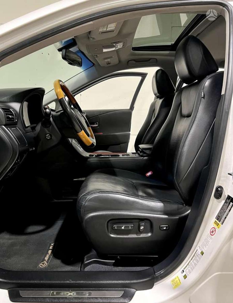 White Lexus rx-350 2012 in Klaipeda, with an engine capacity of 3.50 L and mileage of 232 thousand km for 10800 €, photo 4 on AUTOMOTO.COM.LV