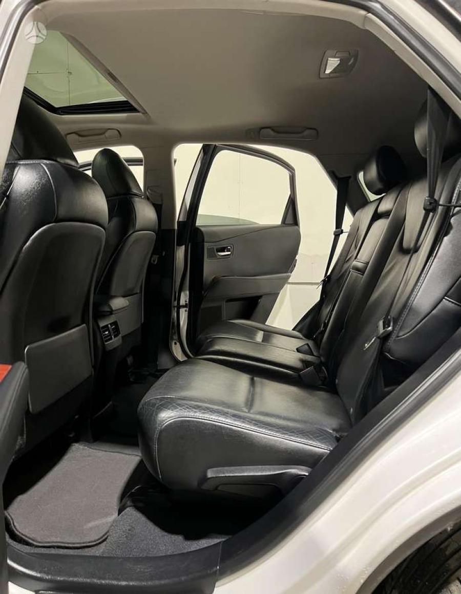 White Lexus rx-350 2012 in Klaipeda, with an engine capacity of 3.50 L and mileage of 232 thousand km for 10800 €, photo 10 on AUTOMOTO.COM.LV