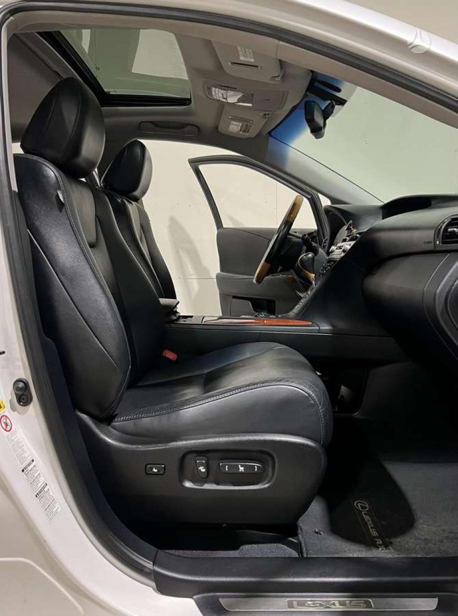 White Lexus rx-350 2012 in Klaipeda, with an engine capacity of 3.50 L and mileage of 232 thousand km for 10800 €, photo 12 on AUTOMOTO.COM.LV