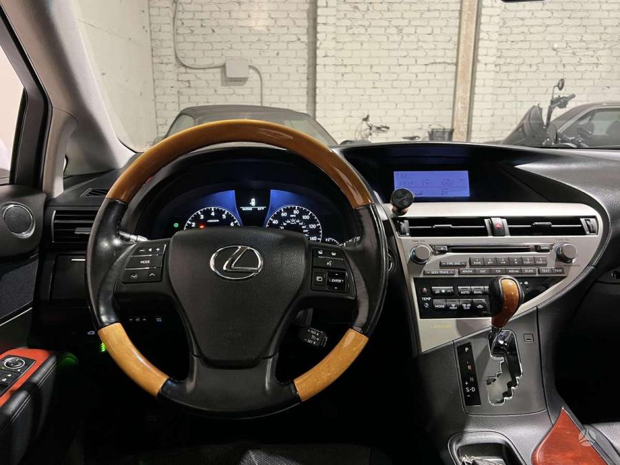 White Lexus rx-350 2012 in Klaipeda, with an engine capacity of 3.50 L and mileage of 232 thousand km for 10800 €, photo 17 on AUTOMOTO.COM.LV
