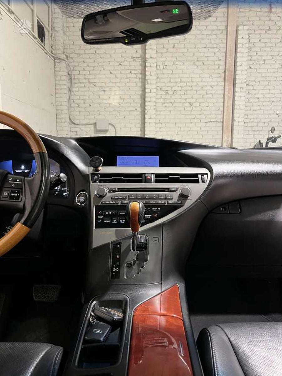 White Lexus rx-350 2012 in Klaipeda, with an engine capacity of 3.50 L and mileage of 232 thousand km for 10800 €, photo 23 on AUTOMOTO.COM.LV