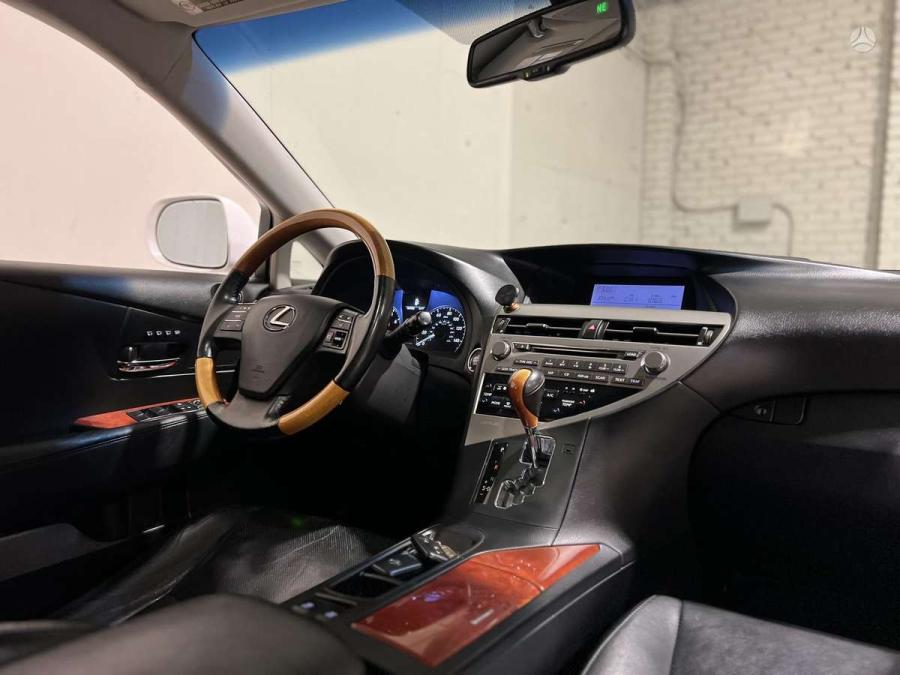 White Lexus rx-350 2012 in Klaipeda, with an engine capacity of 3.50 L and mileage of 232 thousand km for 10800 €, photo 24 on AUTOMOTO.COM.LV