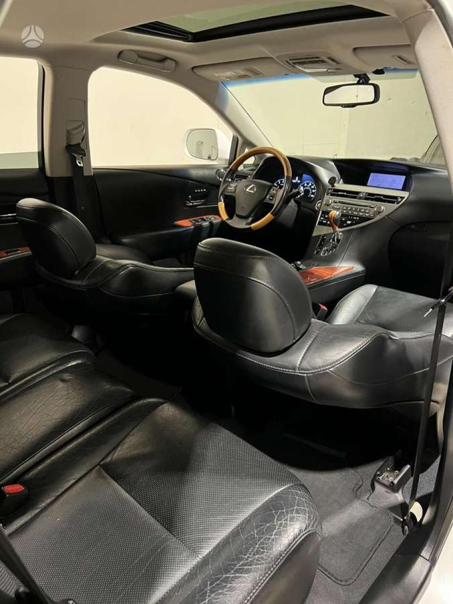 White Lexus rx-350 2012 in Klaipeda, with an engine capacity of 3.50 L and mileage of 232 thousand km for 10800 €, photo 25 on AUTOMOTO.COM.LV