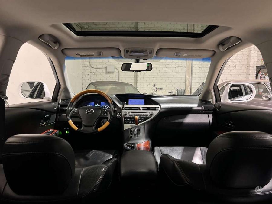 White Lexus rx-350 2012 in Klaipeda, with an engine capacity of 3.50 L and mileage of 232 thousand km for 10800 €, photo 27 on AUTOMOTO.COM.LV