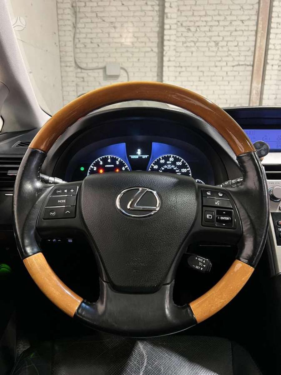 White Lexus rx-350 2012 in Klaipeda, with an engine capacity of 3.50 L and mileage of 232 thousand km for 10800 €, photo 28 on AUTOMOTO.COM.LV