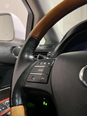 White Lexus rx-350 2012 in Klaipeda, with an engine capacity of 3.50 L and mileage of 232 thousand km for 10800 €, photo 35 on AUTOMOTO.COM.LV