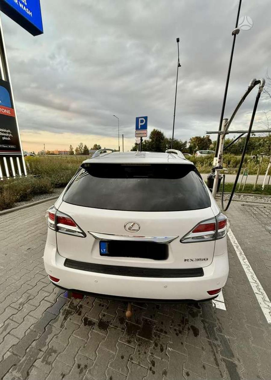 White Lexus rx-350 2013 in Vilnius, with an engine capacity of 3.50 L and mileage of 152 thousand km for 12490 €, photo 8 on AUTOMOTO.COM.LV