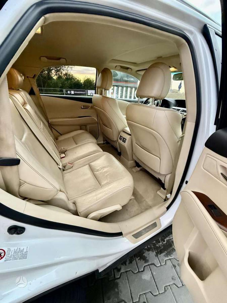 White Lexus rx-350 2013 in Vilnius, with an engine capacity of 3.50 L and mileage of 152 thousand km for 12490 €, photo 11 on AUTOMOTO.COM.LV