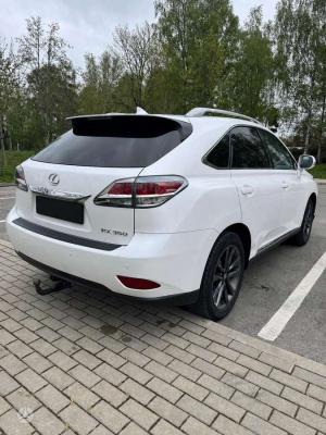 White Lexus rx-350 2015 in Siauliai, with an engine capacity of 3.50 L and mileage of 180 thousand km for 14950 €, photo 4 on AUTOMOTO.COM.LV