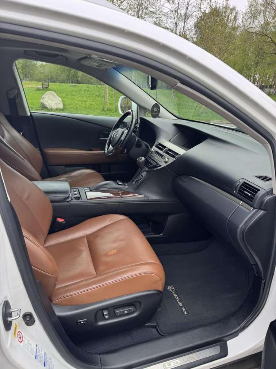 White Lexus rx-350 2015 in Siauliai, with an engine capacity of 3.50 L and mileage of 180 thousand km for 14950 €, photo 11 on AUTOMOTO.COM.LV
