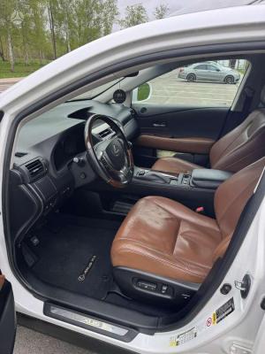 White Lexus rx-350 2015 in Siauliai, with an engine capacity of 3.50 L and mileage of 180 thousand km for 14950 €, photo 12 on AUTOMOTO.COM.LV