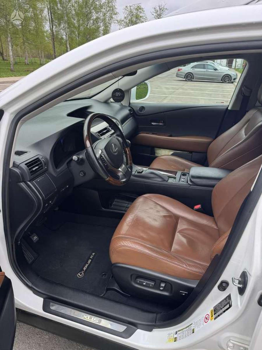 White Lexus rx-350 2015 in Siauliai, with an engine capacity of 3.50 L and mileage of 180 thousand km for 14950 €, photo 12 on AUTOMOTO.COM.LV