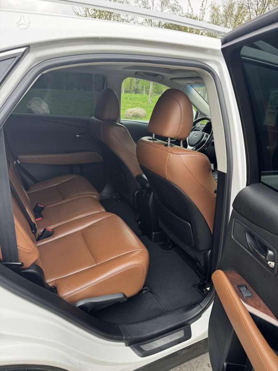 White Lexus rx-350 2015 in Siauliai, with an engine capacity of 3.50 L and mileage of 180 thousand km for 14950 €, photo 14 on AUTOMOTO.COM.LV