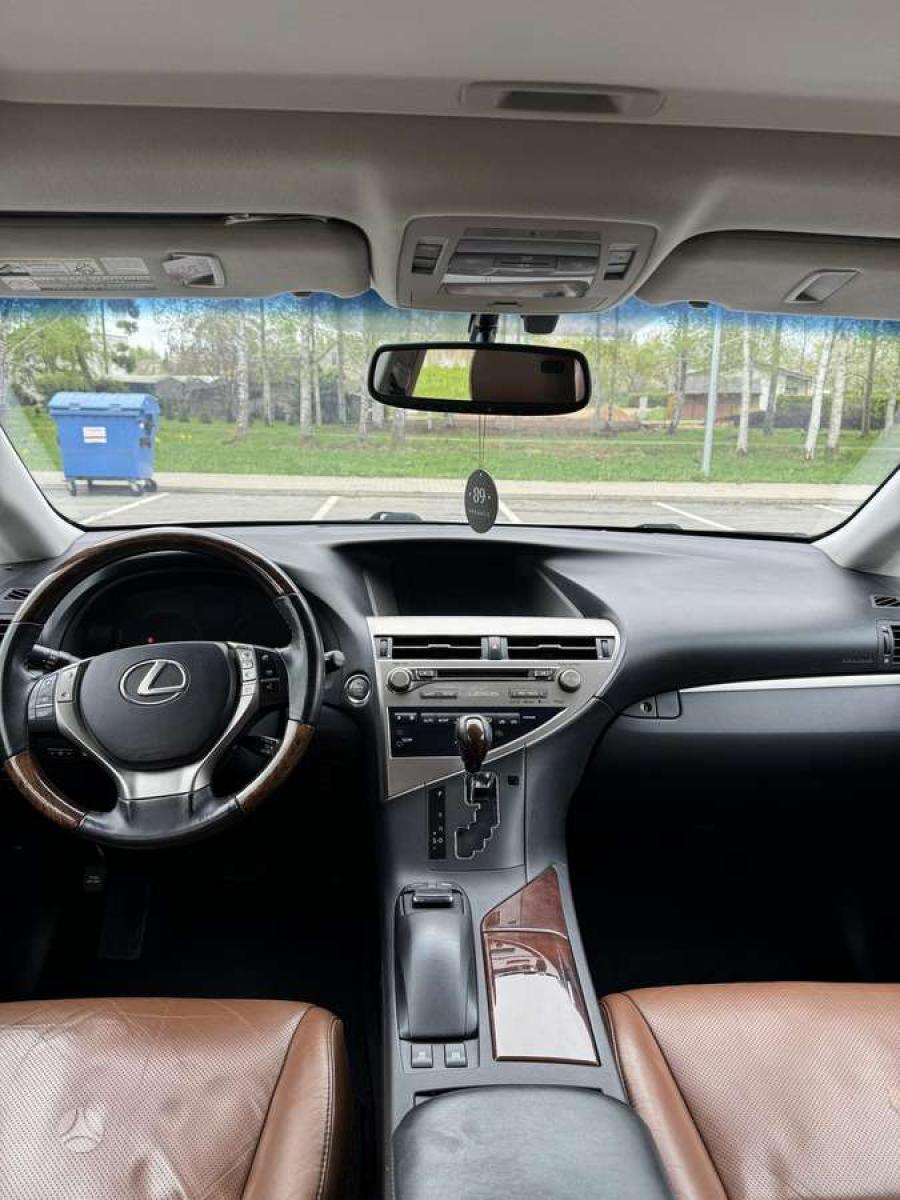 White Lexus rx-350 2015 in Siauliai, with an engine capacity of 3.50 L and mileage of 180 thousand km for 14950 €, photo 15 on AUTOMOTO.COM.LV