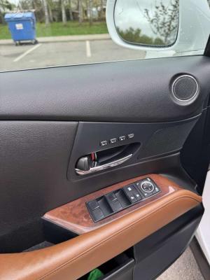 White Lexus rx-350 2015 in Siauliai, with an engine capacity of 3.50 L and mileage of 180 thousand km for 14950 €, photo 16 on AUTOMOTO.COM.LV