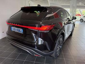 Melns Lexus RX 350h 2023 Šauļi, ar dzinēja tilpumu 2.49 L un nobraukumu 60 tūkst. km par 52500 €, foto 5 vietnē AUTOMOTO.COM.LV
