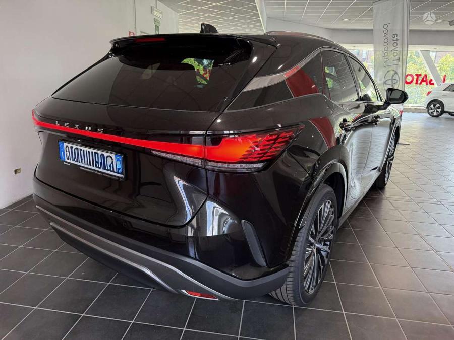 Melns Lexus RX 350h 2023 Šauļi, ar dzinēja tilpumu 2.49 L un nobraukumu 60 tūkst. km par 52500 €, foto 5 vietnē AUTOMOTO.COM.LV