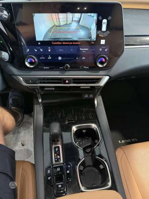 Melns Lexus RX 350h 2023 Šauļi, ar dzinēja tilpumu 2.49 L un nobraukumu 60 tūkst. km par 52500 €, foto 18 vietnē AUTOMOTO.COM.LV