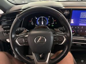 Melns Lexus RX 350h 2023 Šauļi, ar dzinēja tilpumu 2.49 L un nobraukumu 60 tūkst. km par 52500 €, foto 21 vietnē AUTOMOTO.COM.LV