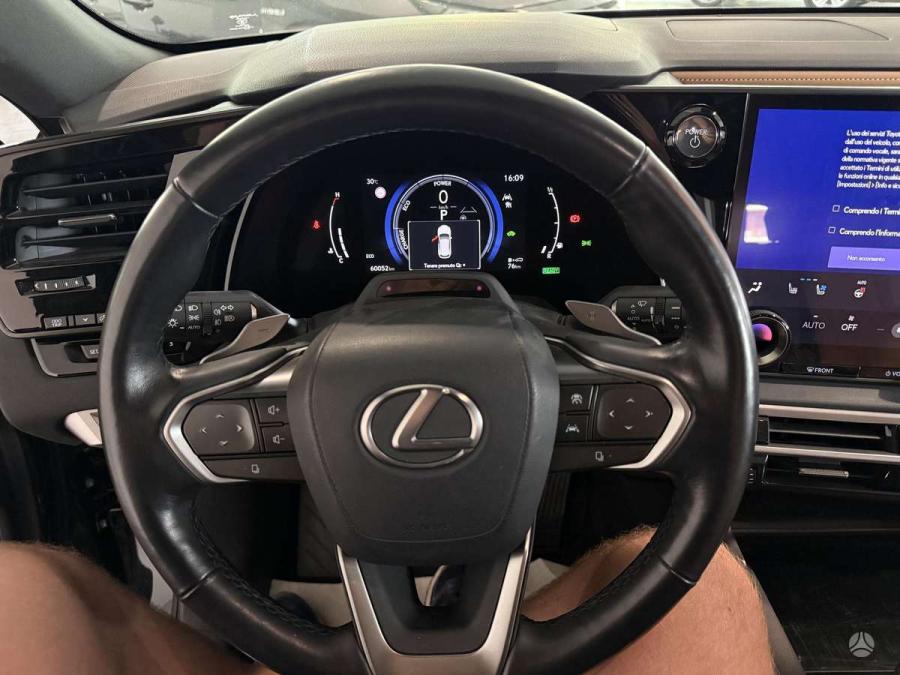 Melns Lexus RX 350h 2023 Šauļi, ar dzinēja tilpumu 2.49 L un nobraukumu 60 tūkst. km par 52500 €, foto 21 vietnē AUTOMOTO.COM.LV