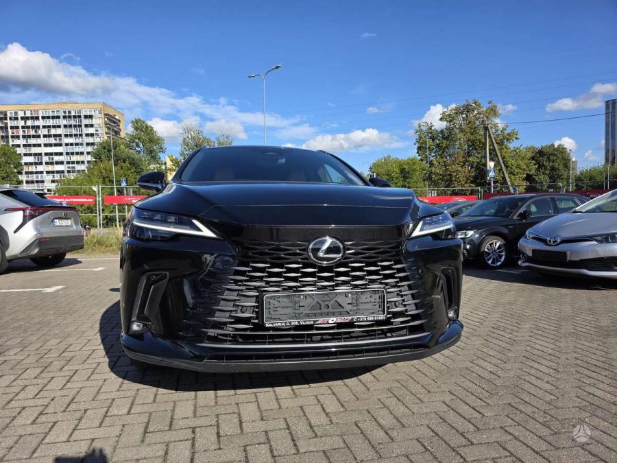 Black Lexus RX 350h 2023 in Vilnius, with an engine capacity of 2.49 L and mileage of 45 thousand km for 54000 €, photo 3 on AUTOMOTO.COM.LV