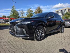 Black Lexus RX 350h 2023 in Vilnius, with an engine capacity of 2.49 L and mileage of 45 thousand km for 54000 €, photo 4 on AUTOMOTO.COM.LV