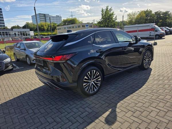 Black Lexus RX 350h 2023 in Vilnius, with an engine capacity of 2.49 L and mileage of 45 thousand km for 54000 €, photo 6 on AUTOMOTO.COM.LV