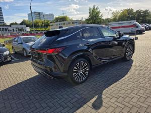 Black Lexus RX 350h 2023 in Vilnius, with an engine capacity of 2.49 L and mileage of 45 thousand km for 54000 €, photo 7 on AUTOMOTO.COM.LV