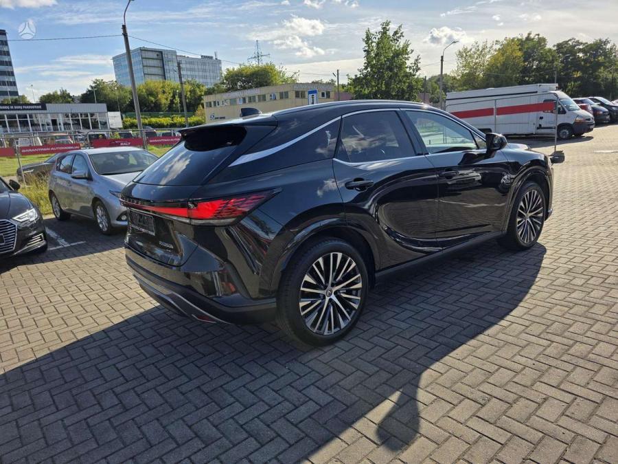 Black Lexus RX 350h 2023 in Vilnius, with an engine capacity of 2.49 L and mileage of 45 thousand km for 54000 €, photo 7 on AUTOMOTO.COM.LV