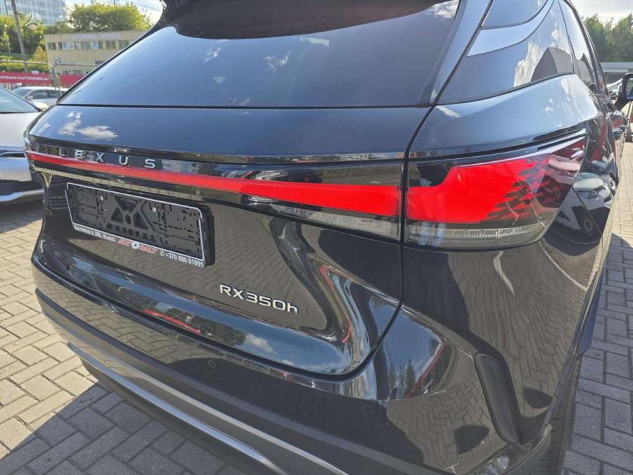 Black Lexus RX 350h 2023 in Vilnius, with an engine capacity of 2.49 L and mileage of 45 thousand km for 54000 €, photo 10 on AUTOMOTO.COM.LV