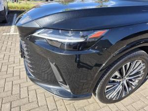 Black Lexus RX 350h 2023 in Vilnius, with an engine capacity of 2.49 L and mileage of 45 thousand km for 54000 €, photo 12 on AUTOMOTO.COM.LV