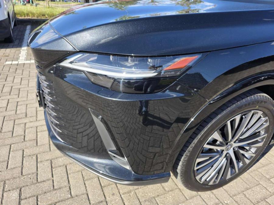 Black Lexus RX 350h 2023 in Vilnius, with an engine capacity of 2.49 L and mileage of 45 thousand km for 54000 €, photo 12 on AUTOMOTO.COM.LV