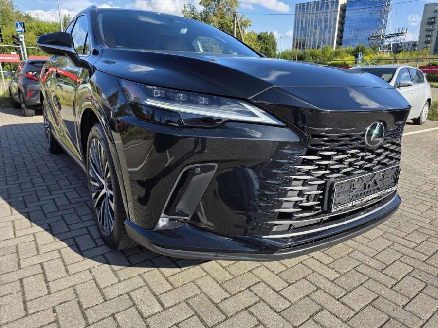 Black Lexus RX 350h 2023 in Vilnius, with an engine capacity of 2.49 L and mileage of 45 thousand km for 54000 €, photo 13 on AUTOMOTO.COM.LV