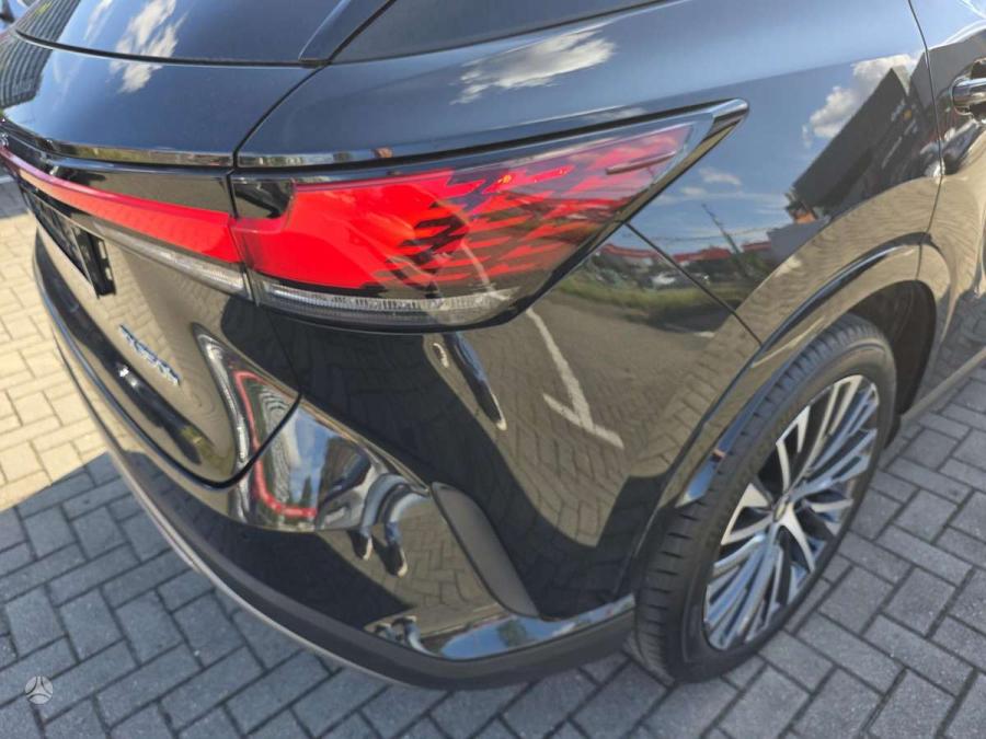 Black Lexus RX 350h 2023 in Vilnius, with an engine capacity of 2.49 L and mileage of 45 thousand km for 54000 €, photo 15 on AUTOMOTO.COM.LV