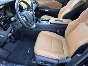 Black Lexus RX 350h 2023 in Vilnius, with an engine capacity of 2.49 L and mileage of 45 thousand km for 54000 €, photo 16 on AUTOMOTO.COM.LV