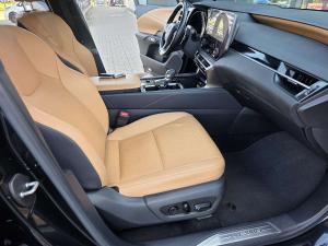 Black Lexus RX 350h 2023 in Vilnius, with an engine capacity of 2.49 L and mileage of 45 thousand km for 54000 €, photo 18 on AUTOMOTO.COM.LV